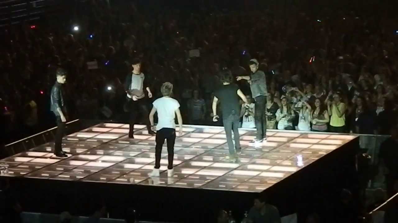 One Direction playing a football game on stage (Milano 20.05.2013 ...