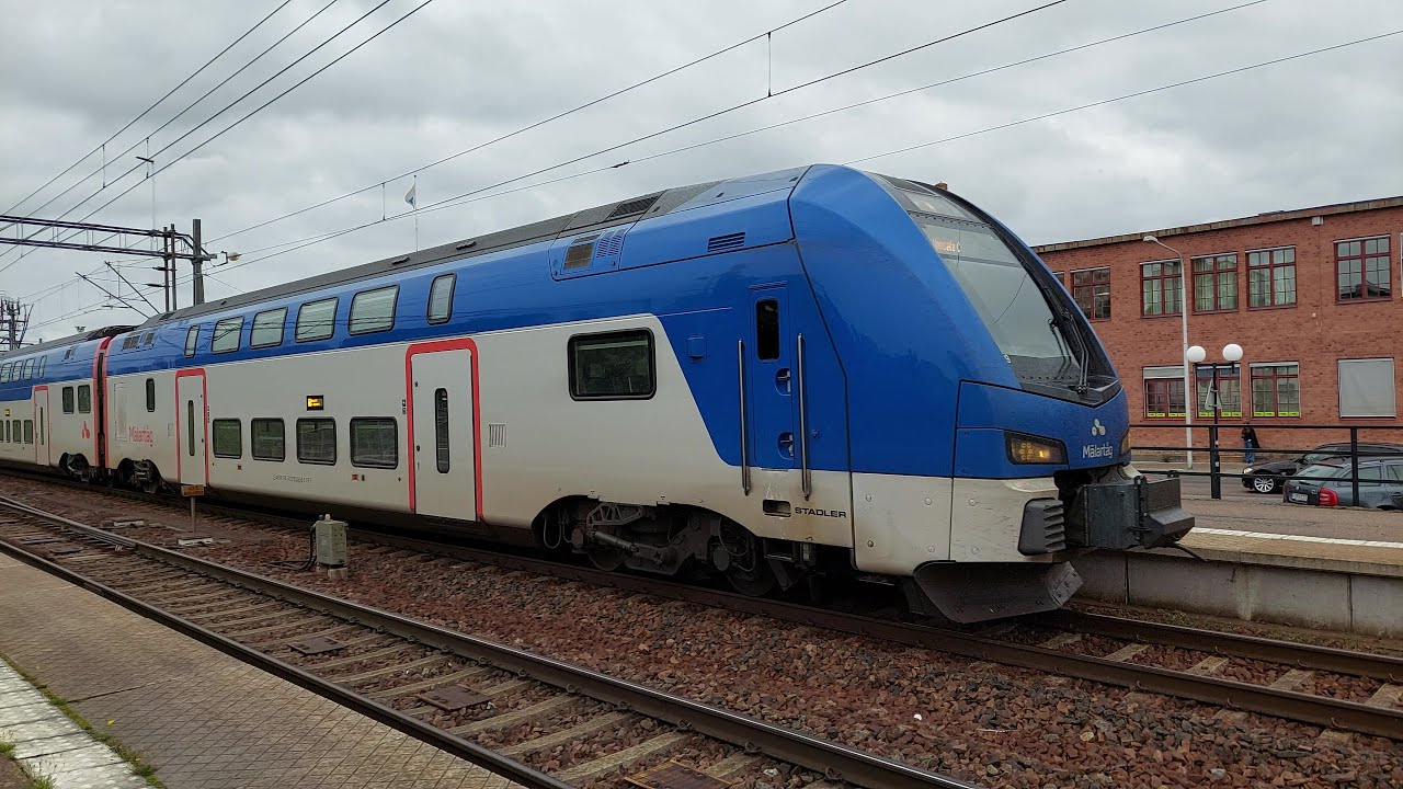 Mälartåg KISS ER1 039 entering Eskilstuna C as Regional train for ...