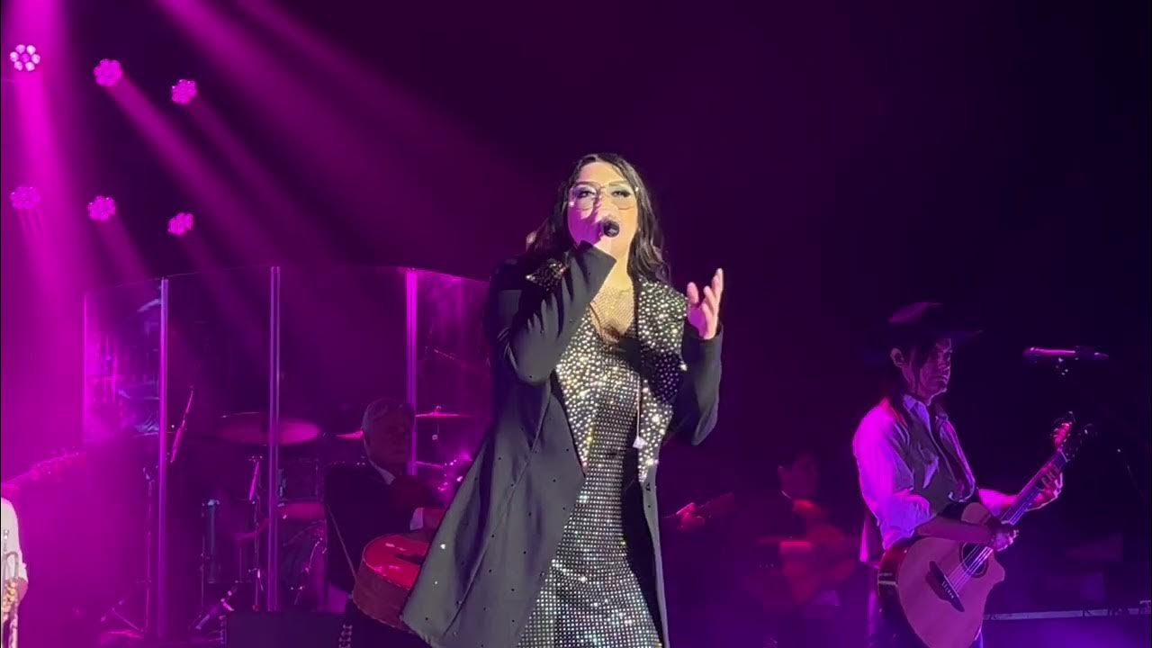 ¿Con qué se pega un corazón? - Yuridia - Pa luego es tarde - USA tour - San José CA - YouTube