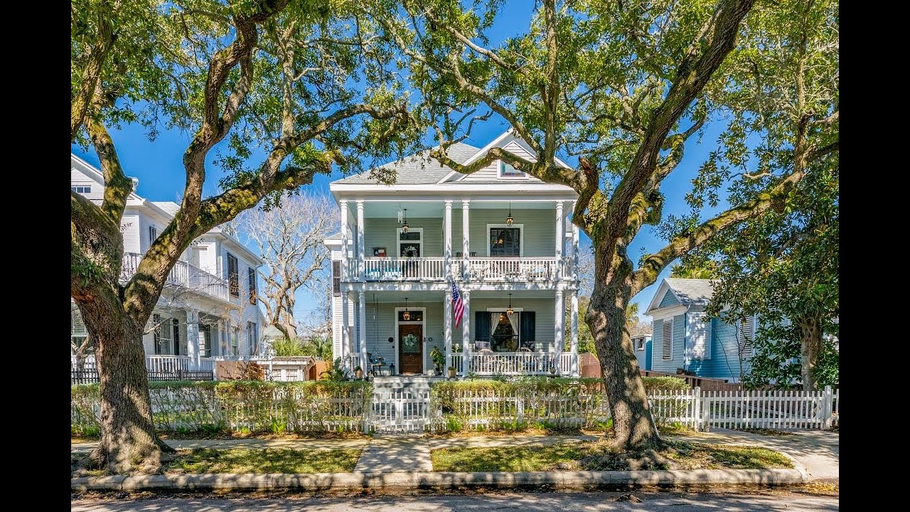 2912 Bernardo de Galvez (Ave P) Galveston Island - YouTube
