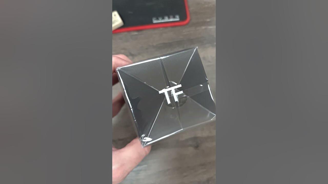 Многослойный ландшафт ароматов от Том Форд ОМБРЕ ЛЕЗЕР I Tom Ford OMBRE ...