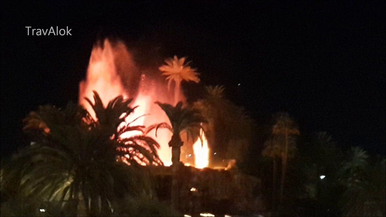 Amazing Las vegas - Mirage Hotel Fire Show - YouTube