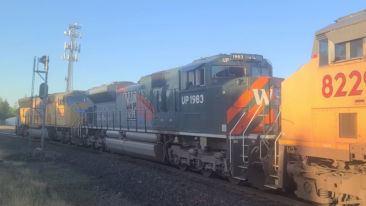 Union Pacific 3876 leads a power move with UP 1983 in Roseville, CA ...