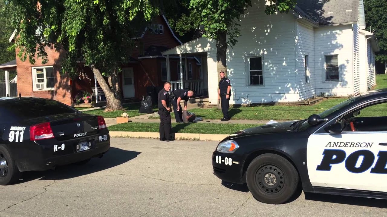 Anderson Indiana police drop a battery suspect - YouTube