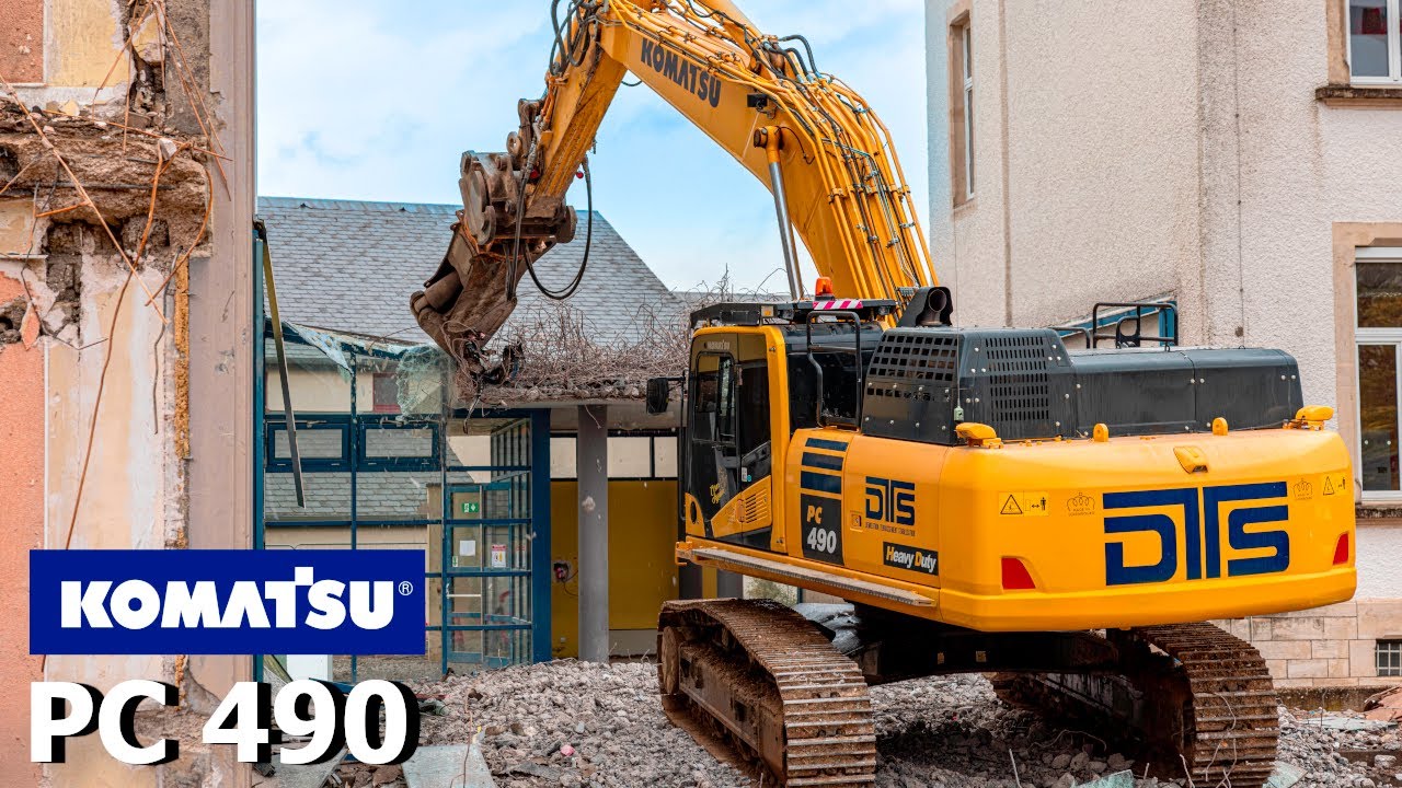 Komatsu PC 490 heavy duty at demolition work - YouTube