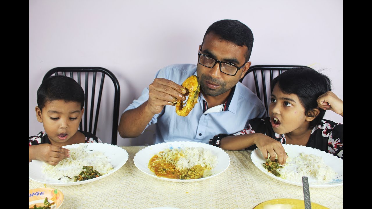 Big katol fish curry eating show with my daughters - YouTube