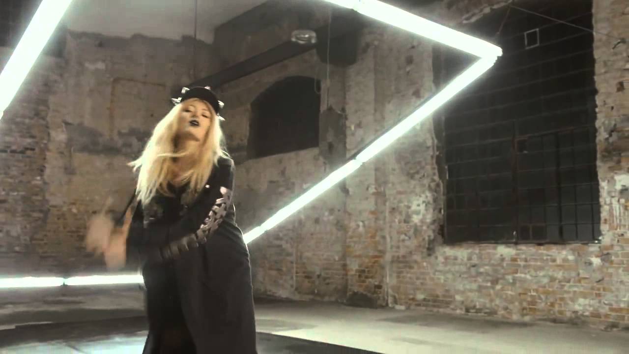 Delia Inimi Desenate by KAZIBO Official Video - YouTube