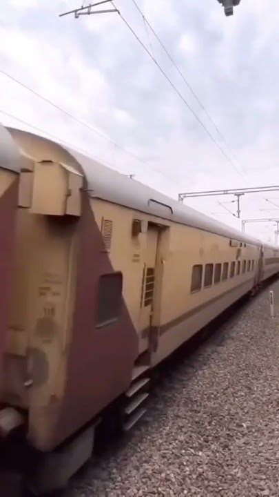 Shalimar Express (14645)crossing 🔥💥😮.. - YouTube
