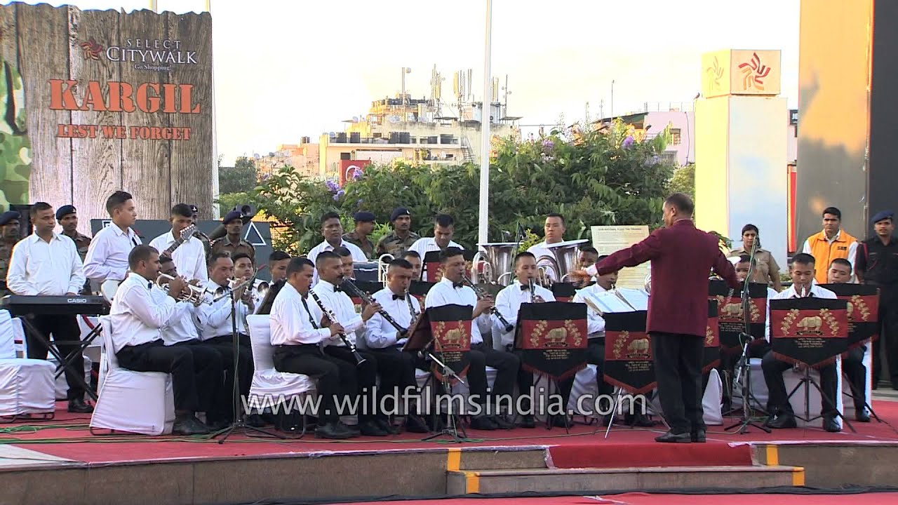 Dil hoom hoom played by Indian Army Band - YouTube
