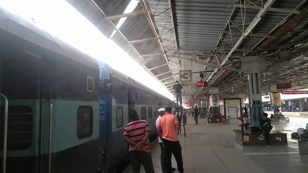 High pressure water misting system at Mathura JN. in hot summer ...