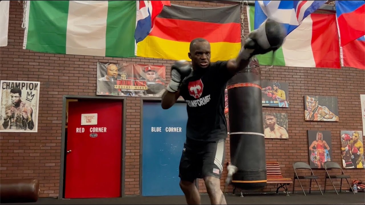 TROY ISLEY 7-0 EXECUTING SHARP COMBINATIONS ON THE DOUBLE END BAG DRILL ...