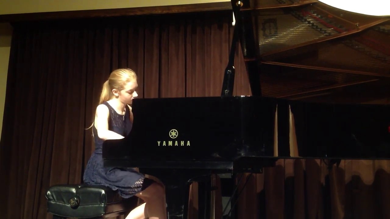 Karen Copeland - Beethoven's Sonata Opus 27, No 1 - YouTube