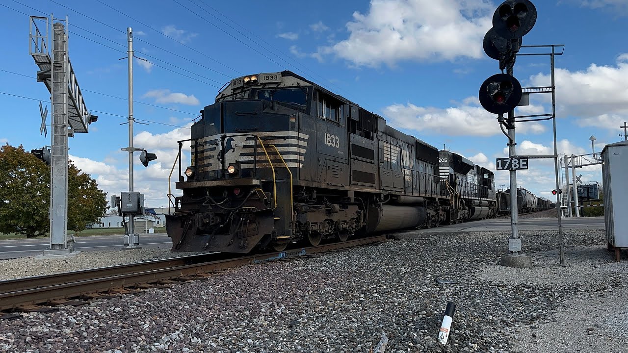 NS 1833 & 1205 EMD duo on NS 171 by Route 41 - YouTube