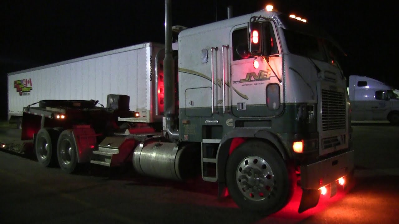 1997 Freightliner Cabover Pulls In To Sarnia Truck Stop - YouTube