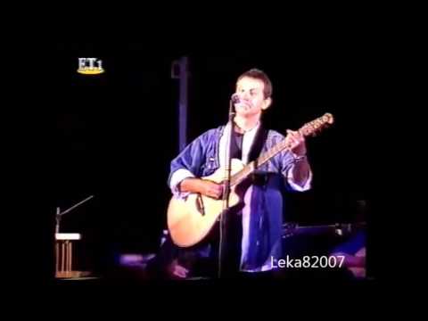 Γιωργος Νταλαρας / Ομορφη και παραξενη πατριδα (1996) - YouTube