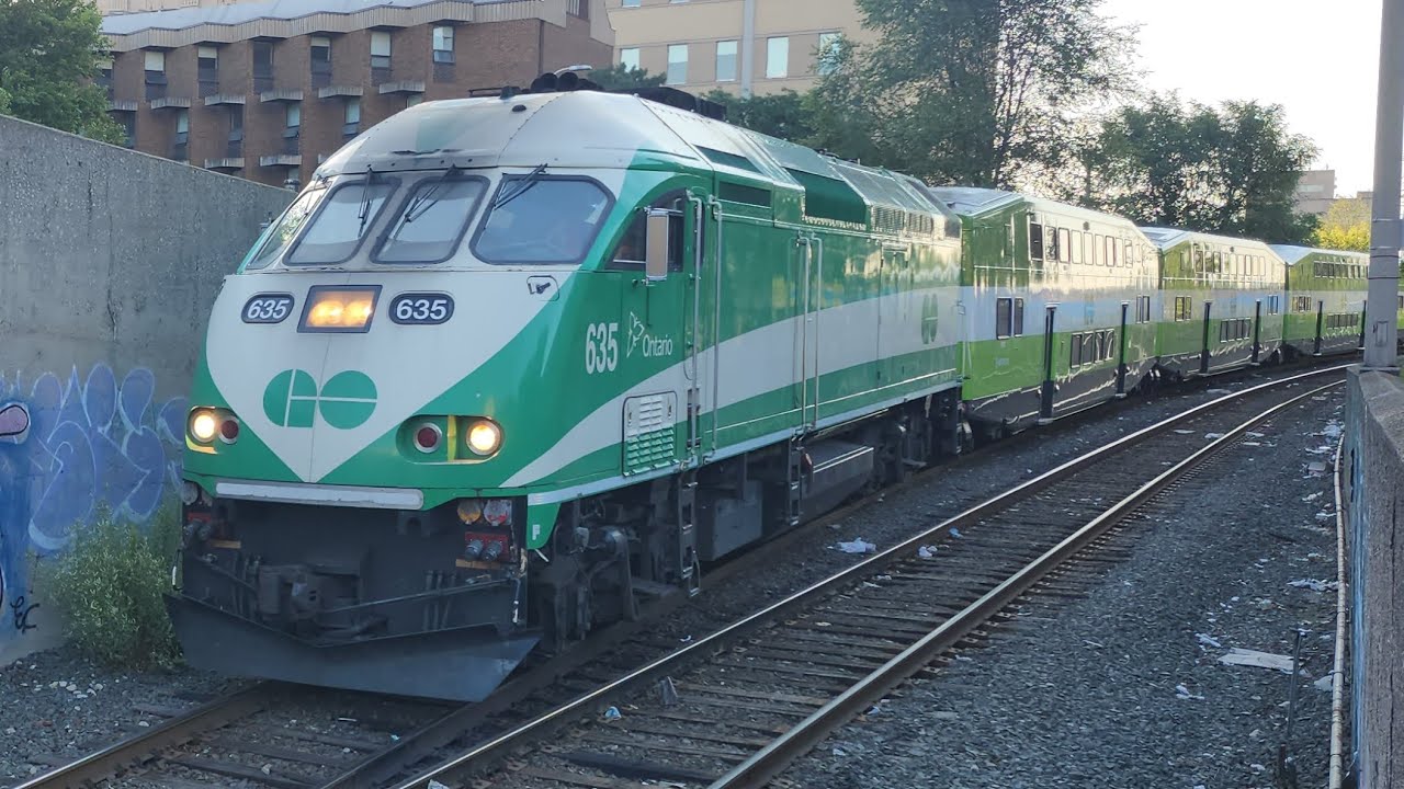 (12 Minutes Late) (10 Cars!) GO 1860 (Hamilton Express) - 635 With 372 ...