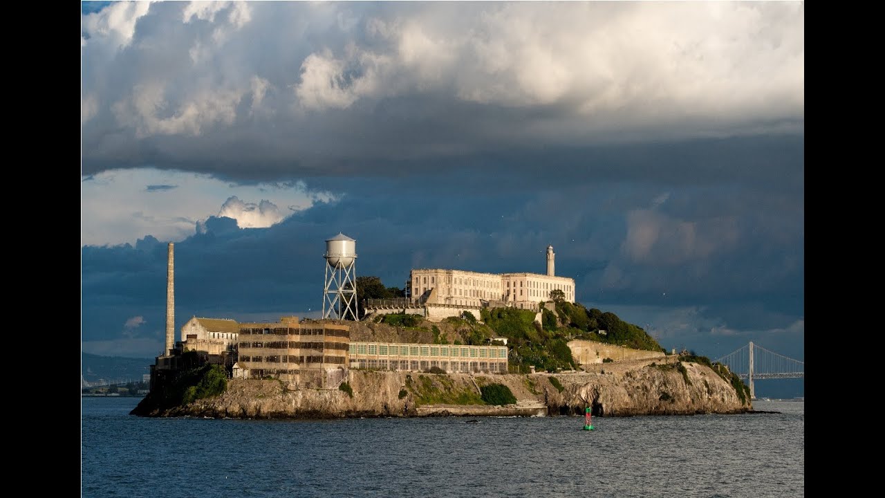 Explorando a misteriosa Ilha de Alcatraz / Google Maps - YouTube
