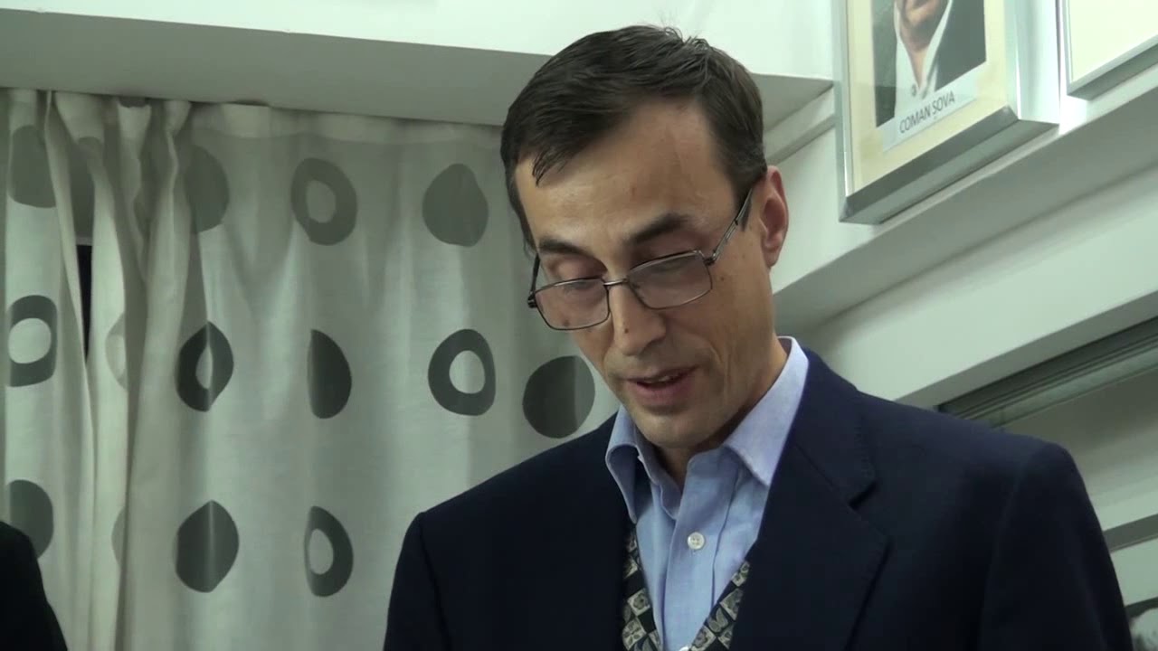 Ştefan Apostol, actor, recita un poem de Raluca Ignat - YouTube