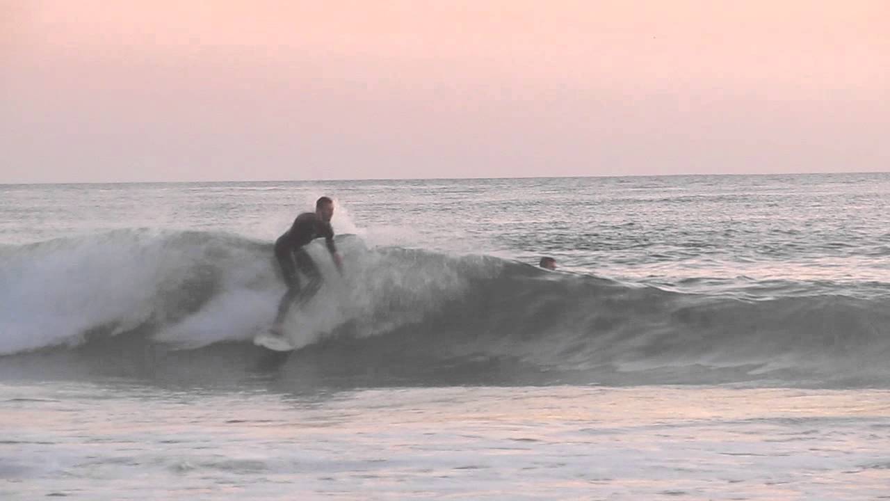 Tall Surfer Makes it Look Easy - YouTube