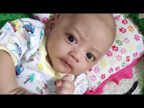 lagi belajar ngemut jari