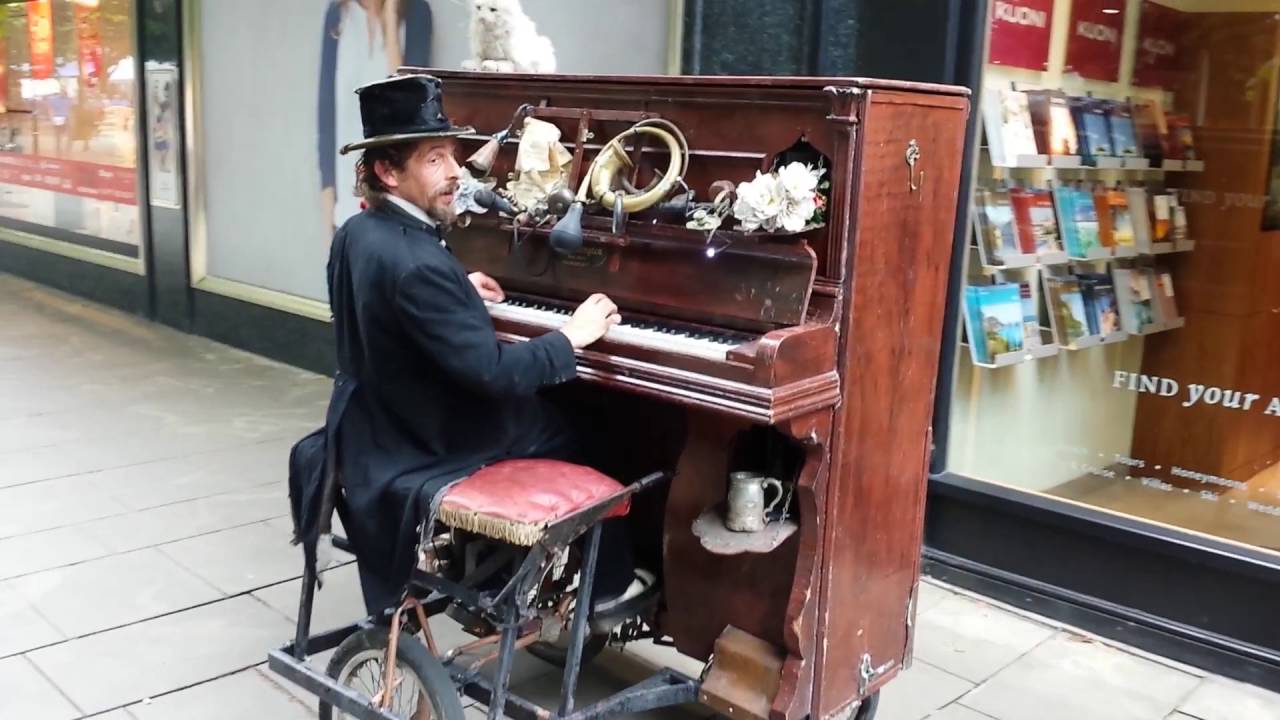 Best Busker Ever - YouTube