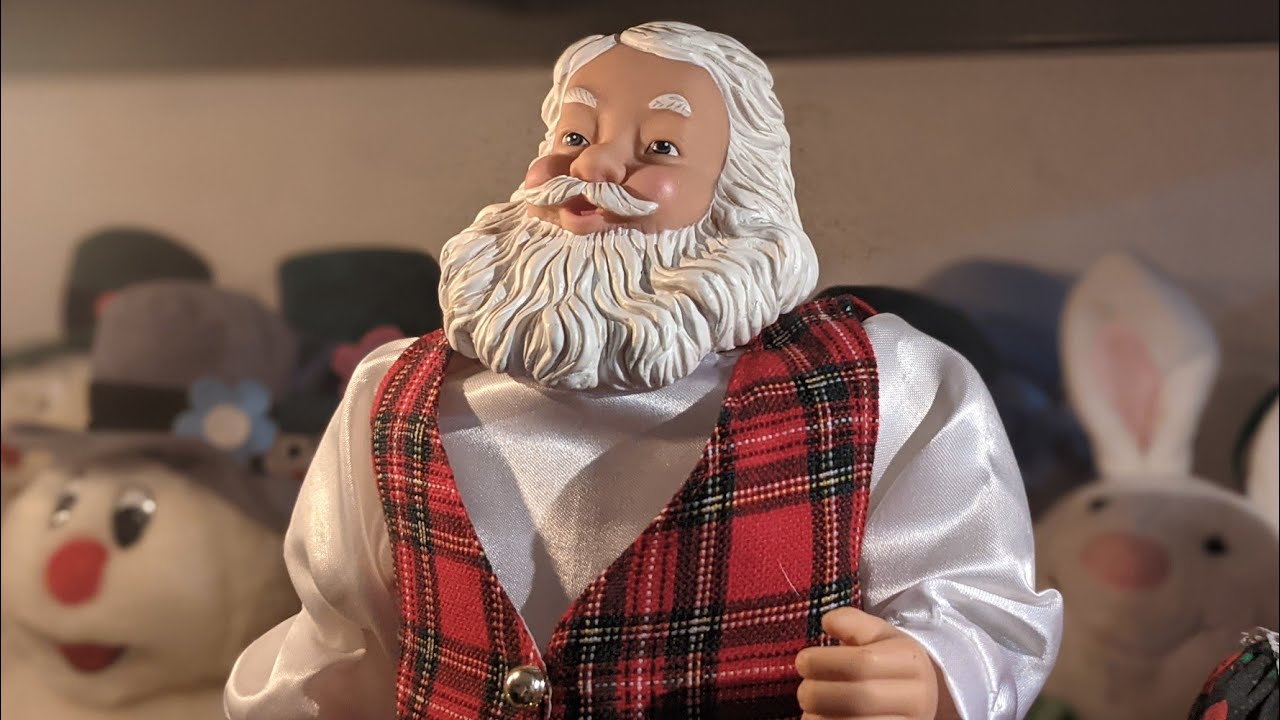 Gemmy Animated Hip Swinging Santa "Here Comes Santa Claus" - YouTube