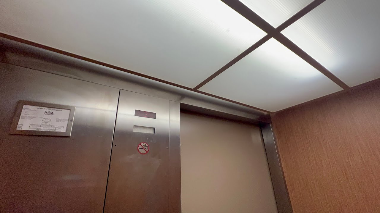 Nice + Clean TK Traditional Elevator | La Quinta Inn | Lancaster, PA - YouTube