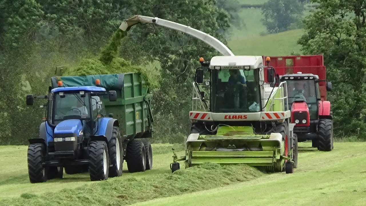 Cumbrian Silage - Lifting Grass with Claas Jaguar 890, New Hollands ...