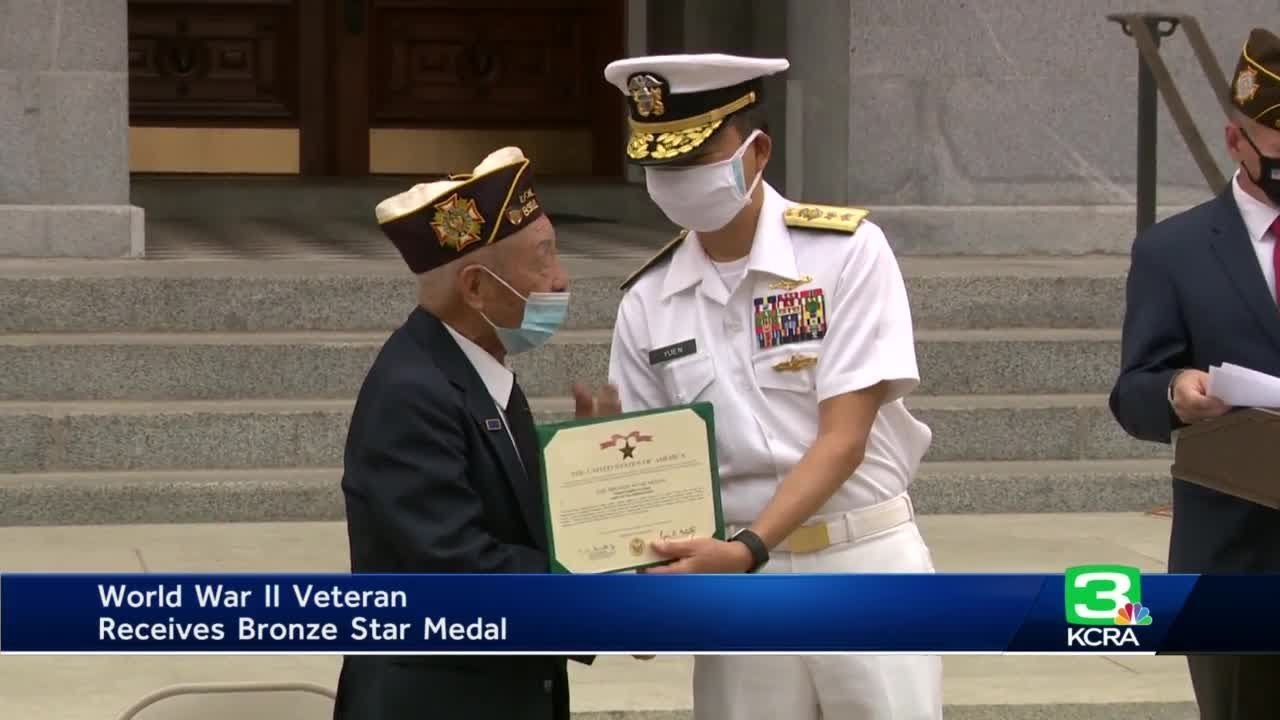 WWII veteran receives Bronze Star Medal at the Capitol - YouTube