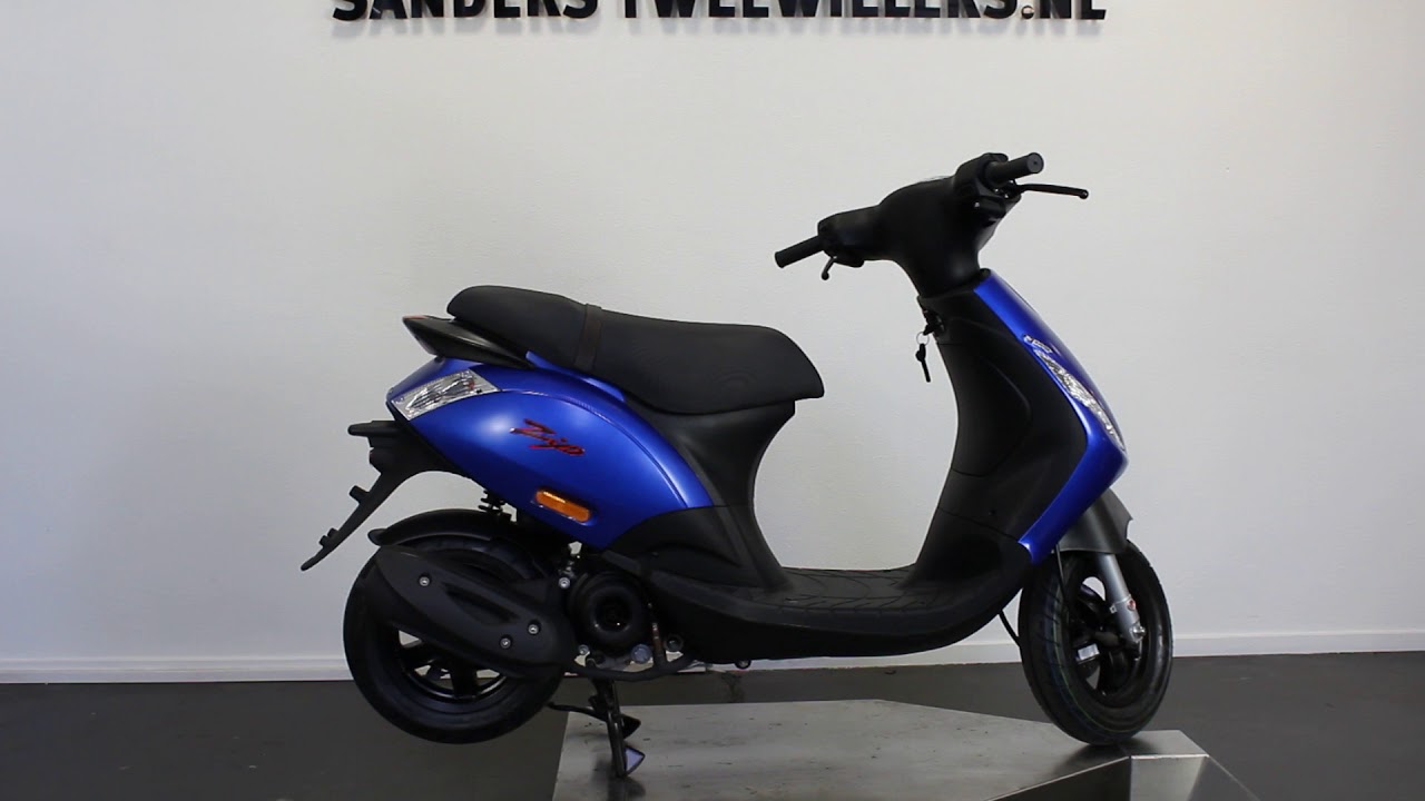Piaggio Zip mat blauw - YouTube