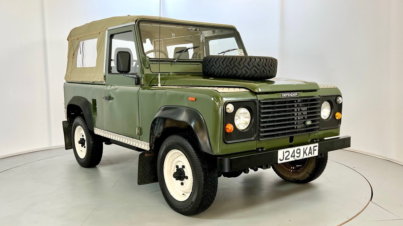 Land Rover Defender 300TDI - YouTube