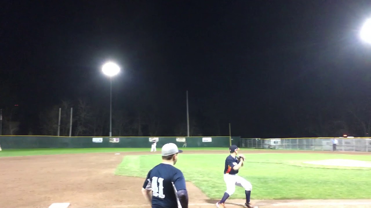 Tom Longo makes the play on the run - YouTube
