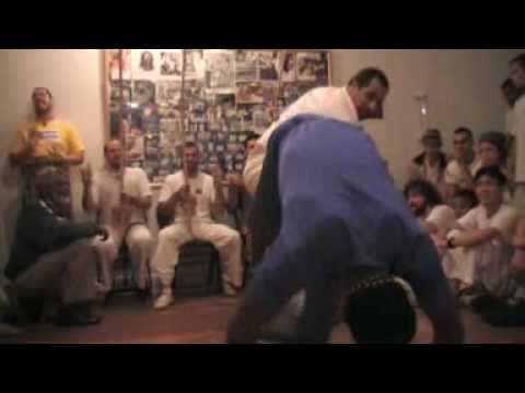 Mestre Macumba e Professor Coruja - Evento Zungu Capoeira 2008 - YouTube