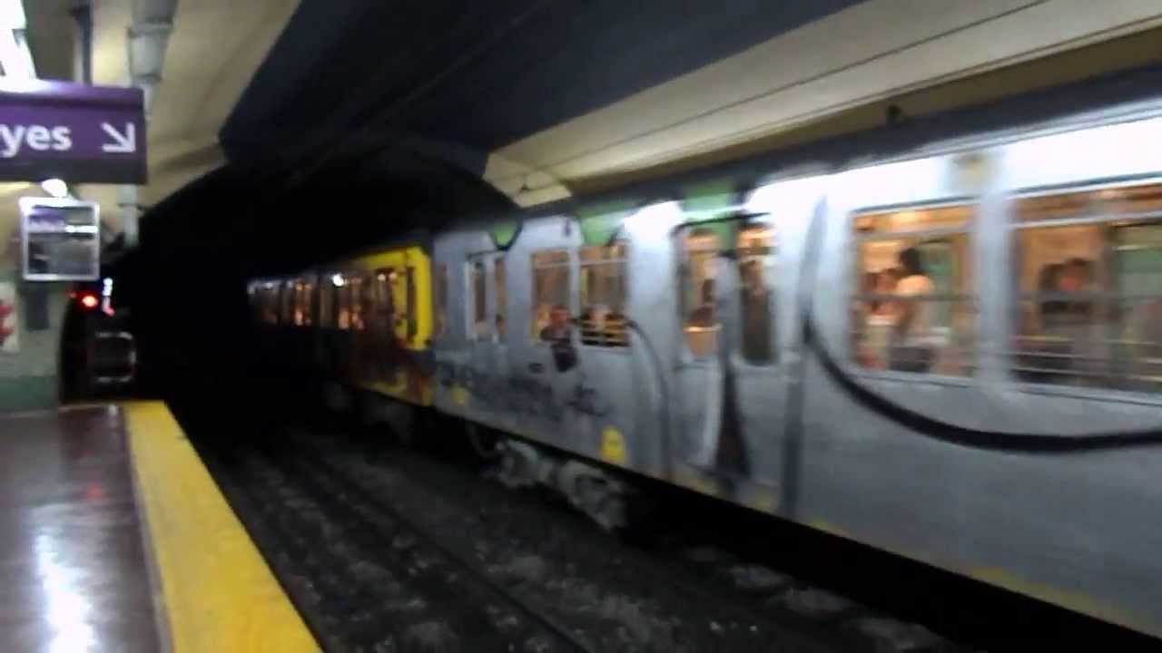 CAF GEE ingresando a estación Jujuy (linea E) - YouTube