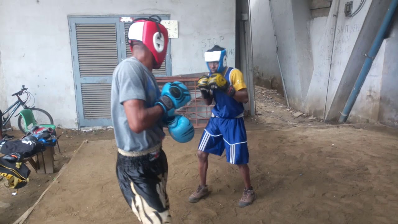 GOOD BOXER GETS A STANDING 8 COUNT IN THE GHETTO - YouTube