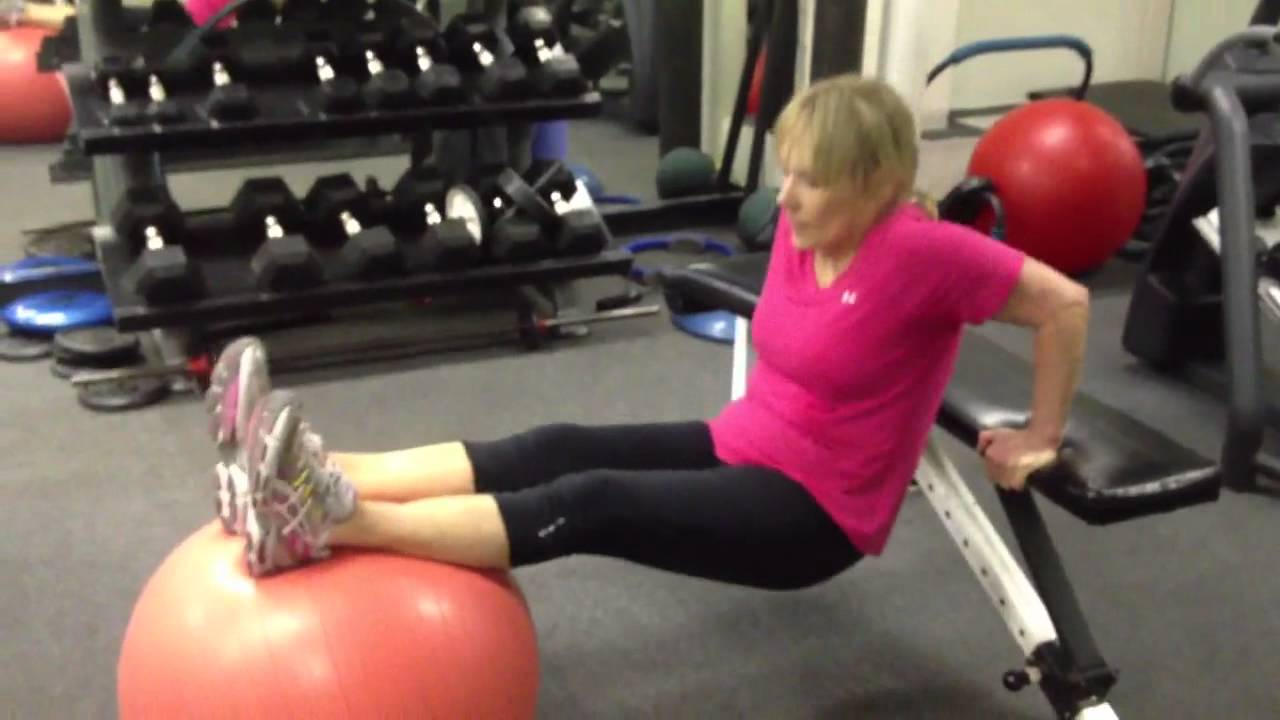 Tricep dips off the stability ball www.vo2maxout.com - YouTube