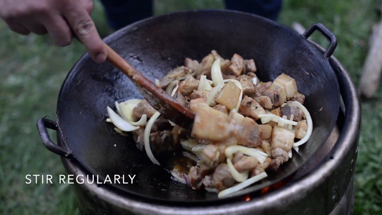 Gurkha style outdoor pork curry 'Messing' - YouTube