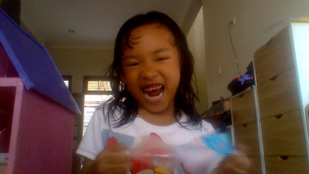 Amblyopia Girl.. How to use patch on your eye.... - YouTube