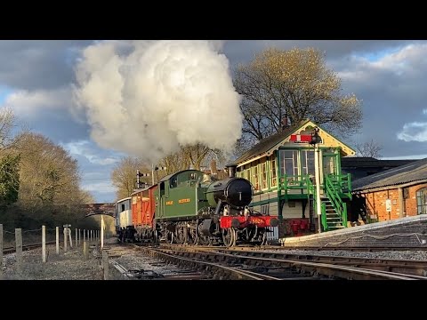 GWR small prairie number 5526 - East Anglian Railway Museum - YouTube