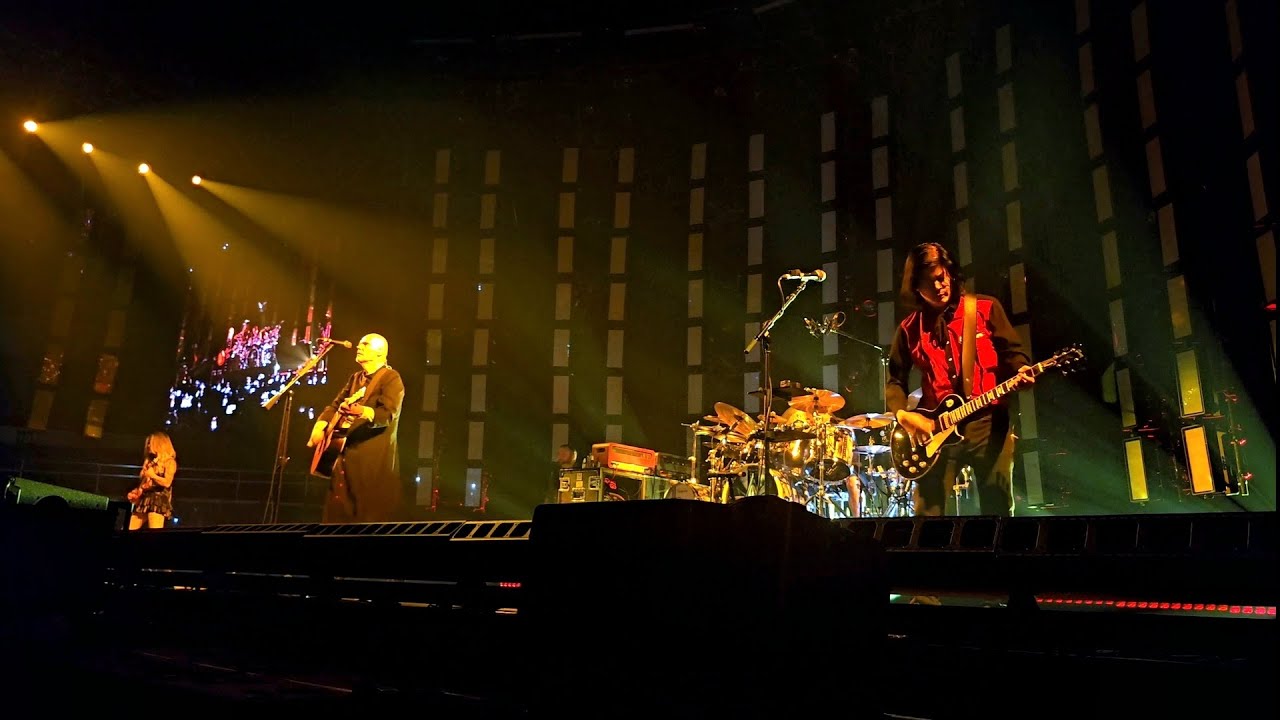 The Smashing Pumpkins- Disarm (live in Manila) 29092025 - YouTube