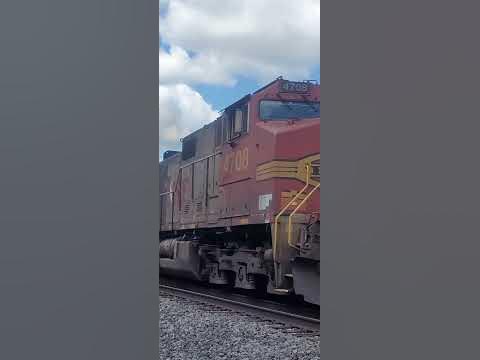 BNSF Warbonnet Leads NS 264 in Linden NY with a WFRX SD70MAC trailing - YouTube