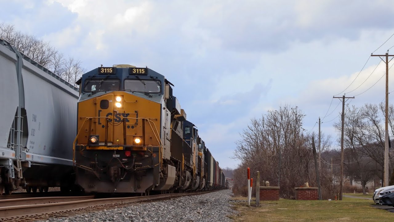 L321 absolutely flying through Lowellville - YouTube