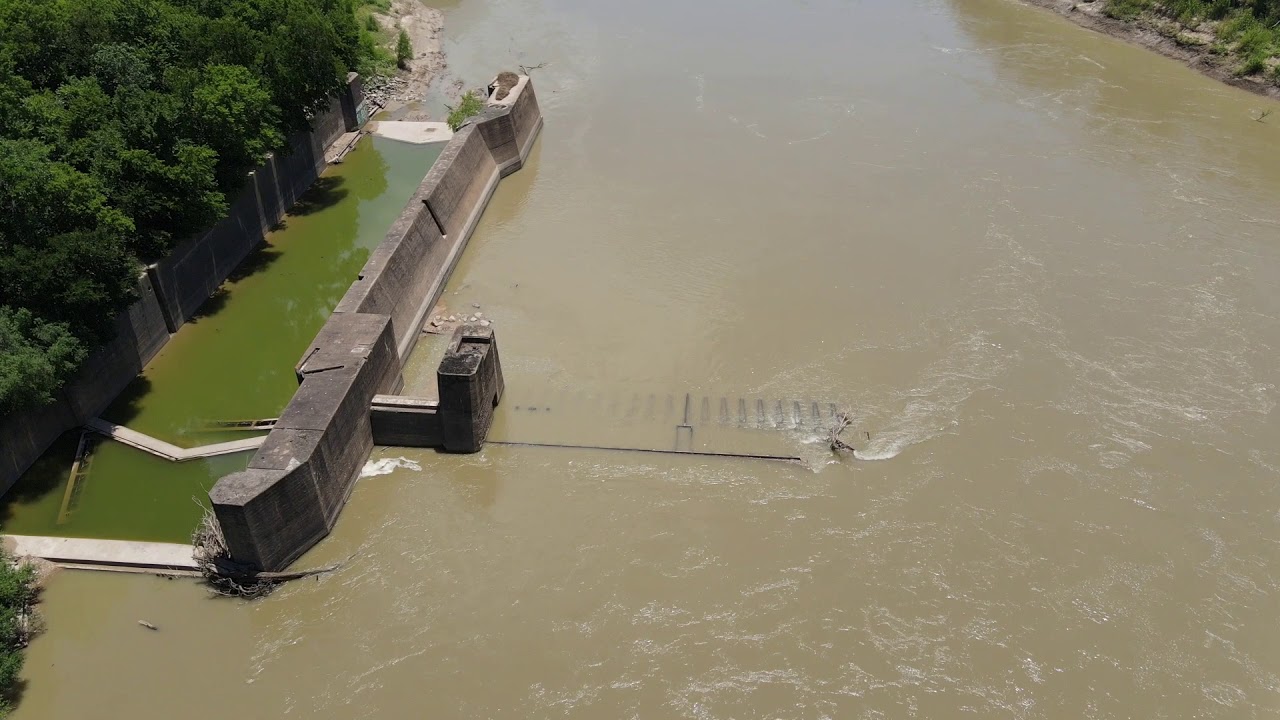Trinity river lock and dam # 2 - YouTube