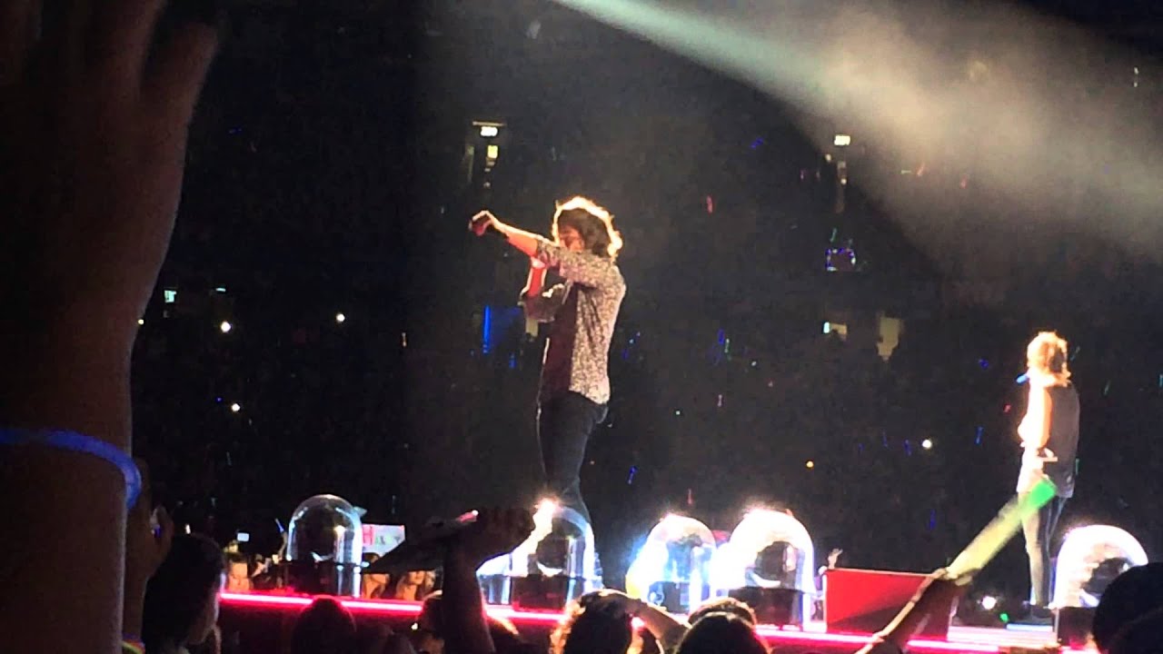 Rock Me- One Direction - YouTube