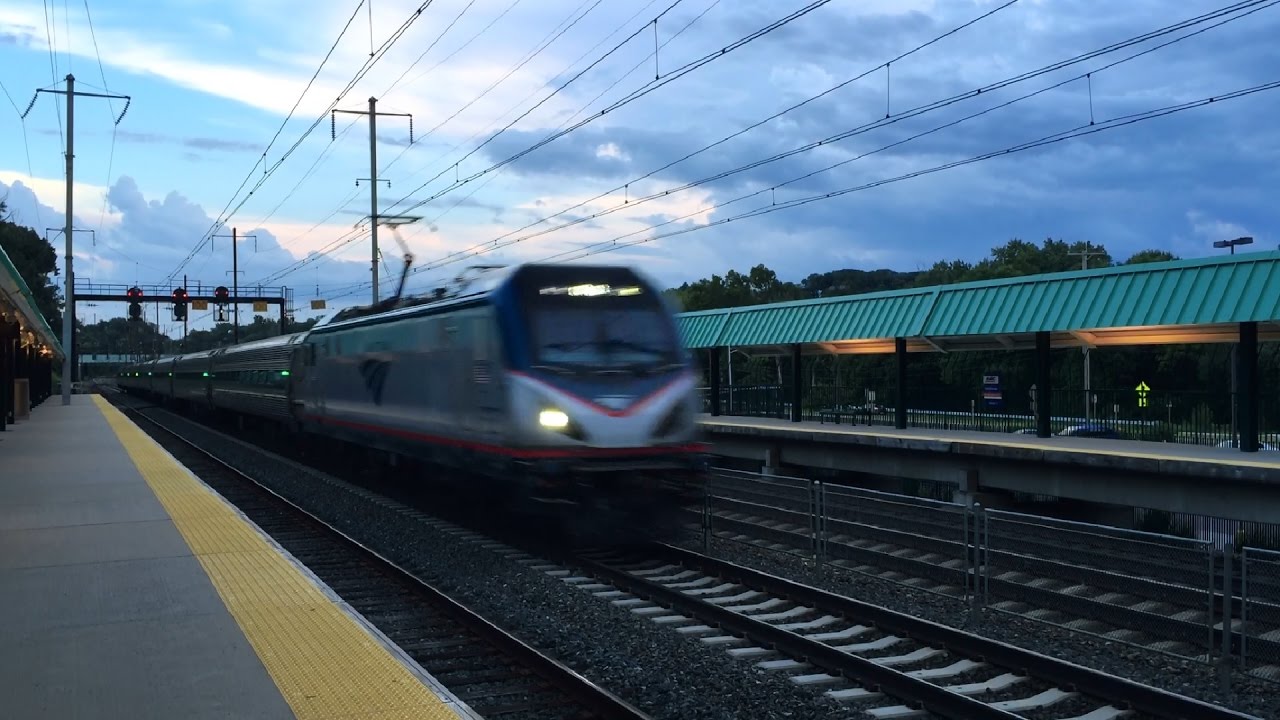 Amtrak 636 Gives A Few Horn Taps - YouTube