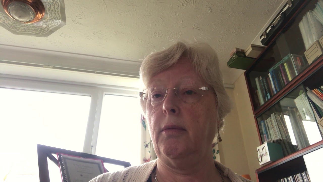 Descending Scales (Octaves) Bee, Bé, Bah - YouTube