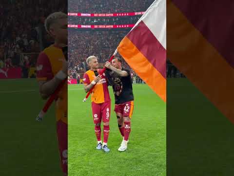 🟡🔴 Abdülkerim Bardakcı, Mauro Icardi’ye bayrağı teslim ediyor! #shorts #galatasaray