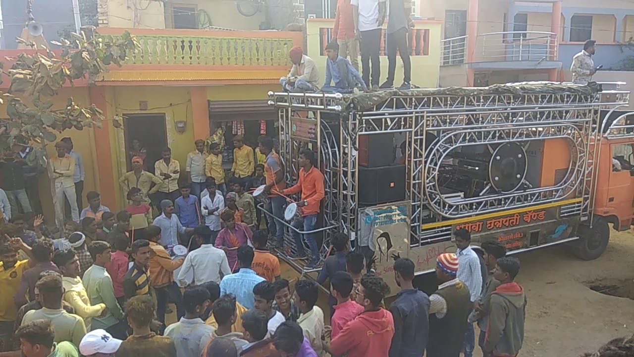 Bhagwa chhatrapati band in chandanpuri yatra 2019 - YouTube