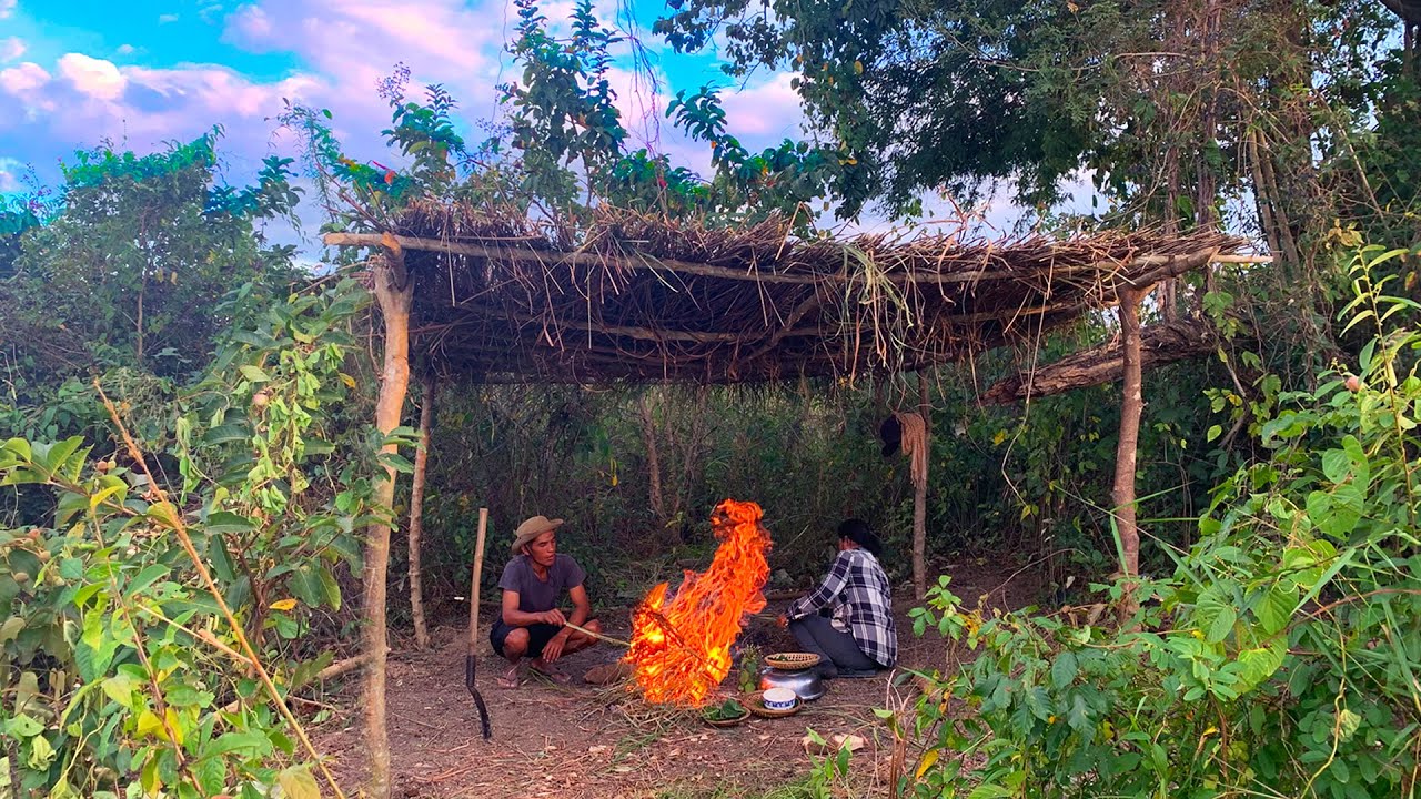 72 hour to build a very simple wooden hut , Build a new life, The ...