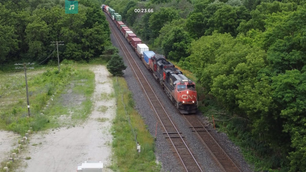 Beachville, Ontario, CN locomotives 2228 & 8881 lead eastbound ...